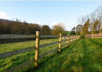 3 Best Fencing Contractors in Bathurst, NSW - ThreeBestRated